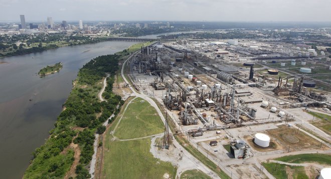Flooded River forces shutdown of Holly Frontier refinery in Tulsa ...
