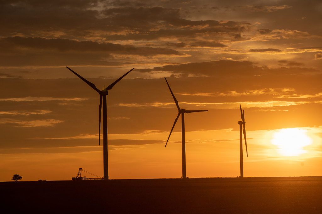 Kansas Gov. Laura Kelly, Invenergy outline economic jolt of electric ...